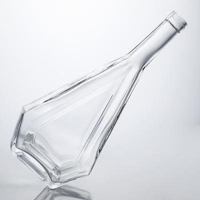 China Brandy Vodka Tequila Garrafa de vidro com tampa de cortiça e forma poligonal distinta à venda