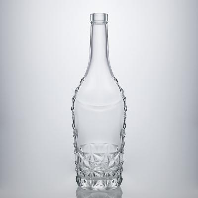 Cina Bottiglia speciale di liquore in vetro in rilievo per rum gin vodka chiara o personalizzata in vendita