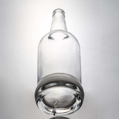 Cina Collare in vetro con logo personalizzato Bottiglia rotonda di liquori da 700 ml per vodka brandy whisky e altro in vendita