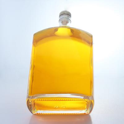 Cina Super Flint Glass Flat Square Rum Vodka Whiskey Tequila Gin Bottiglia con Prodotto di Cork in vendita