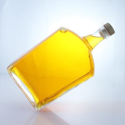 Cina Super Flint Glass Flat Square Rum Vodka Whiskey Tequila Gin Bottiglia con Prodotto di Cork in vendita