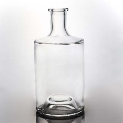Cina Vetro Super Frittano Logo personalizzato 750ml 700ml rum di stile popolare vodka whisky tequila bottiglia di gin in vetro con sughero in vendita