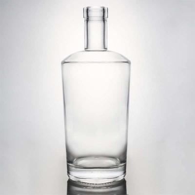Cina Vetro Super Frittano Logo personalizzato 750ml 700ml rum di stile popolare vodka whisky tequila bottiglia di gin in vetro con sughero in vendita