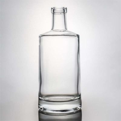 Cina Vetro Super Frittano Logo personalizzato 750ml 700ml rum di stile popolare vodka whisky tequila bottiglia di gin in vetro con sughero in vendita