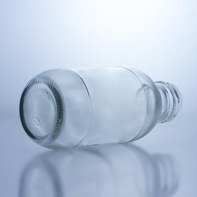 Cina 300 ml Bottiglia rotonda di latte in vetro con coperchio Soluzione di conservazione liquori Manipolazione della superficie deccale in vendita