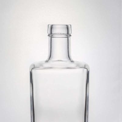 Cina Elegante bottiglia di liquore in vetro quadrato 700ml 750ml per whisky vodka gin collare materiale vetro in vendita