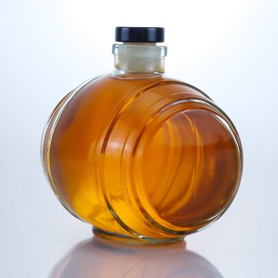 Cina Bottiglia di vetro a tappo personalizzata per vodka gin rum 700ml 750ml adattabile a vari scenari in vendita