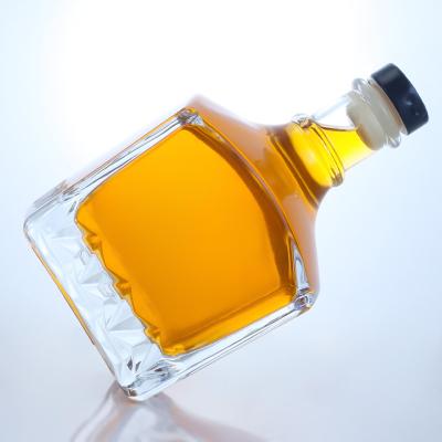 中国 ジン・ラム・ウォッカ用のカスタム・スクエア・ガラスボトル 販売のため