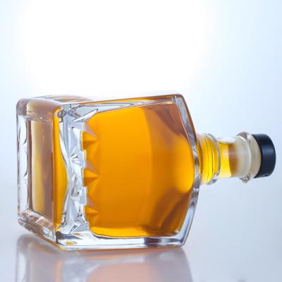 Cina Bottiglia di liquore personalizzata per vodka e whisky adattabile a diversi scenari in vendita