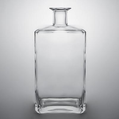 Cina 500 ml 700 ml 750 ml Bottiglia di liquore a pietra chiara con tappo e tappo di sughero personalizzato in vendita