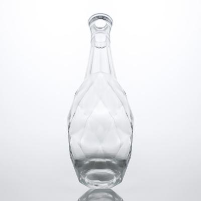 China Industrial Liquor Custom Shape Pear Embossed Super Flint Material Glasfles met kurk Te koop