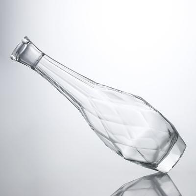 China Industrial Liquor Custom Shape Pear Embossed Super Flint Material Glasfles met kurk Te koop