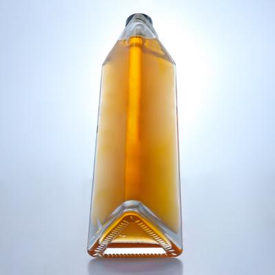 China Custom Cap Super Flint Glas 750 ml Driehoek Liquor Fles voor Vodka Whisky Gin Rum Te koop