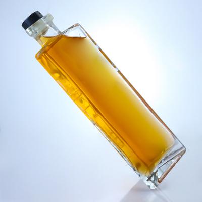 China Custom Cap Super Flint Glas 750 ml Driehoek Liquor Fles voor Vodka Whisky Gin Rum Te koop