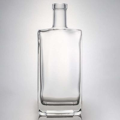 Cina Materiale del colletto Vetro 700ml Quadrato Super Flint Glass Bottle per Vodka Gin Rum Whisky in vendita