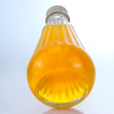 Cina Bottiglia di vetro rotonda con tappo di sughero e logo personalizzato per rum vodka whisky tequila gin in vendita