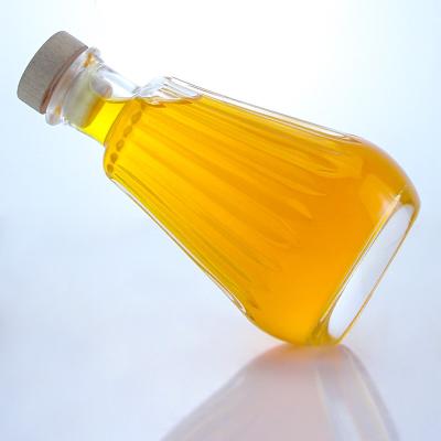 Cina Bottiglia di vetro rotonda con tappo di sughero e logo personalizzato per rum vodka whisky tequila gin in vendita