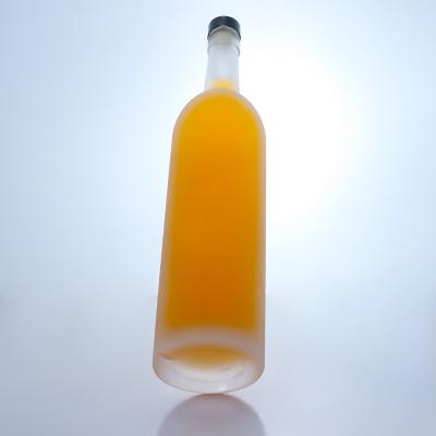Cina Collare di vetro 750ml Classic Frosted Empty Clear Flint Gin Rum Champagne Brandy Whisky Liquor Bottle con sughero in vendita
