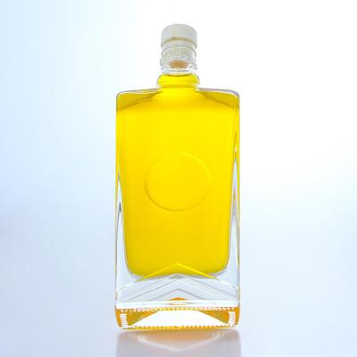 Cina Bottiglia di vetro quadrata con tappo di guala e capacità personalizzabile in vendita