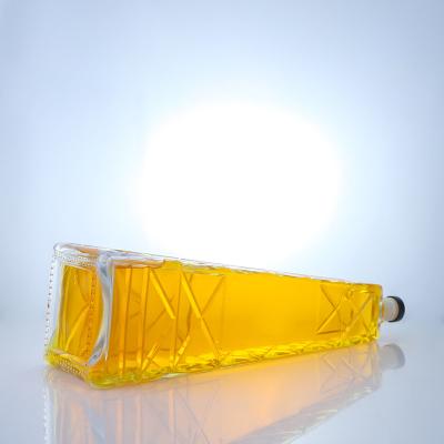 Cina Chiara Unica Forma 700ml 75cl Super Flint Rum in rilievo Vodka Bottiglia di vetro di whisky con tappo a vite in vendita