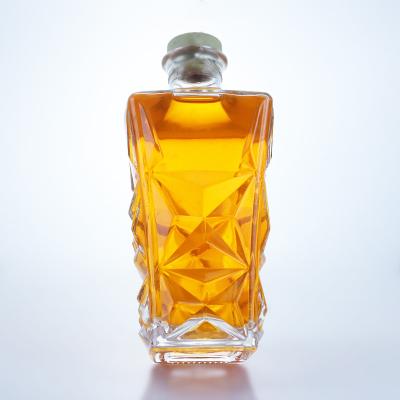 Cina Disegno unico Bottiglia di vetro da 800 ml per birra Gin Rum Champagne Brandy Whisky Clear Flint in vendita