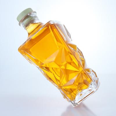 Cina Disegno unico Bottiglia di vetro da 800 ml per birra Gin Rum Champagne Brandy Whisky Clear Flint in vendita