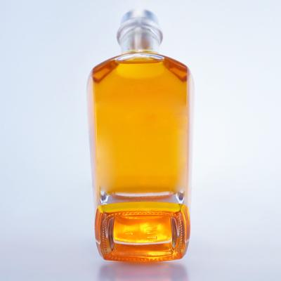 Cina Colore della bottiglia Chiara bottiglia di vetro a forma unica da 750 ml per gin rum champagne brandy whisky in vendita