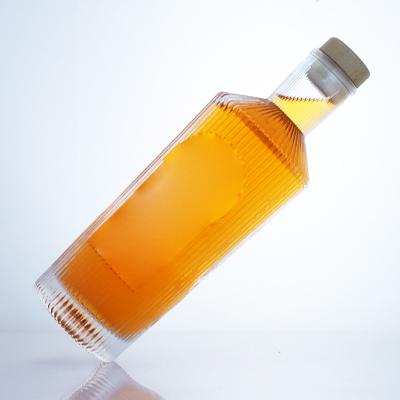 Cina Bottiglia in vetro di pietra di design unico da 700 ml per gin rum champagne brandy whisky liquore in vendita