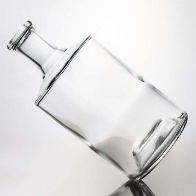 Cina Bottiglia di vetro di 750 ml a forma rotonda con sughero di legno per il whisky in vendita