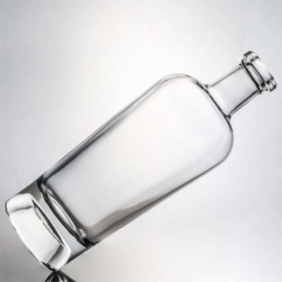 Cina Logo personalizzato 700ml 1000ml Clear Flint Gin Rum Champagne Liquor Bottiglia di vetro con sughero in vendita