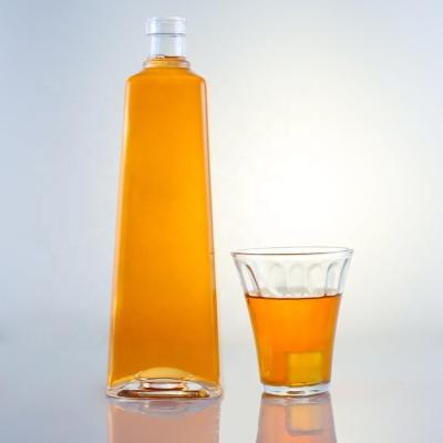 Cina Logo personalizzato Vetro trasparente Bottiglia di whisky da 750 ml con sughero e forma quadrata in vendita