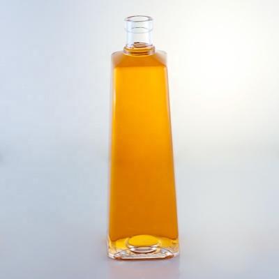 Cina Logo personalizzato Vetro trasparente Bottiglia di whisky da 750 ml con sughero e forma quadrata in vendita