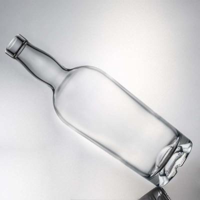 Cina Logo personalizzato High Flint Gin Rum Liquor Bottiglia di vetro con sughero 700ml 800ml 1000ml in vendita