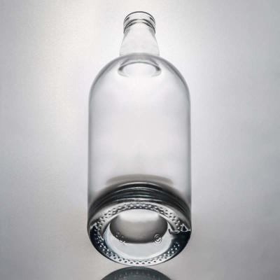 Cina Logo personalizzato High Flint Gin Rum Liquor Bottiglia di vetro con sughero 700ml 800ml 1000ml in vendita