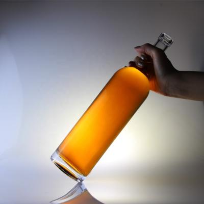 Cina Bottiglia di liquore di vetro Rotonda 75cl Bottiglia per tappo di sughero Tipo 1000ml 1750ml Materiale del colletto in vendita