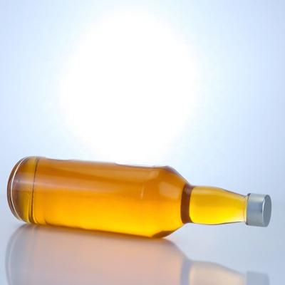 Cina SCREW CAP Logo personalizzato 500ml 700ml Tequila trasparente Flint Whisky Vodka Bottiglia di vetro in vendita
