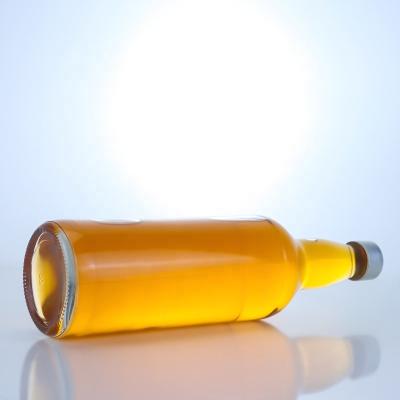 Cina SCREW CAP Logo personalizzato 500ml 700ml Tequila trasparente Flint Whisky Vodka Bottiglia di vetro in vendita