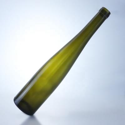 Cina 520ml/700ml Elegante Bottiglia di Vetro Verde Antica per Whisky Vodka Tequila Gin Rum in vendita