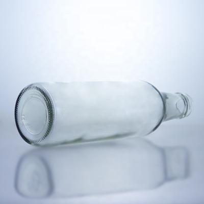Cina Bottiglia in vetro di whisky e vodka trasparente Unica 650ml di forma speciale con finitura a vite in vendita