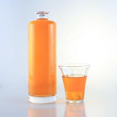 Cina Bottiglia di vetro a pietra rotonda unica da 750 ml con logo e sughero personalizzati in vendita