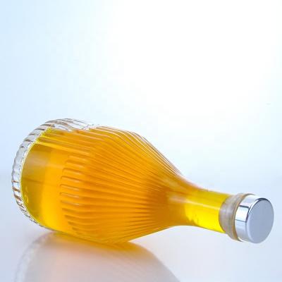 Cina Flint Glass 500ml 750ml 1000ml bottiglia di vodka a forma speciale con logo personalizzato in vendita