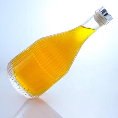 Cina Flint Glass 500ml 750ml 1000ml bottiglia di vodka a forma speciale con logo personalizzato in vendita
