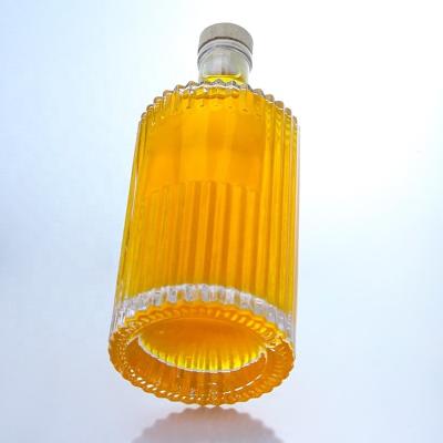 Cina 500 ml 750 ml 1000 ml bottiglia di vetro trasparente vuota per vodka gin rum whisky brandy in vendita