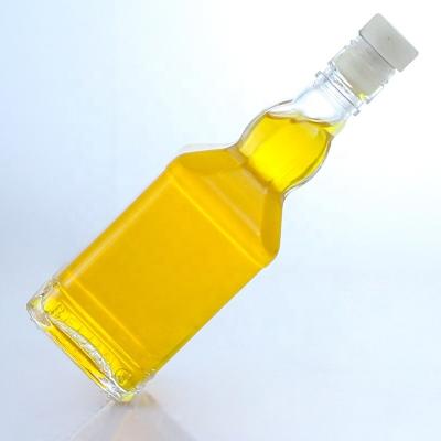 Cina 350 ml 500 ml tappo a vite bottiglia trasparente in vetro di pietra per whisky vodka champagne tequila gin rum in vendita