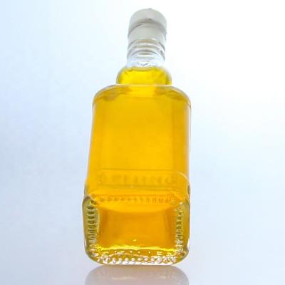 Cina 350 ml 500 ml tappo a vite bottiglia trasparente in vetro di pietra per whisky vodka champagne tequila gin rum in vendita