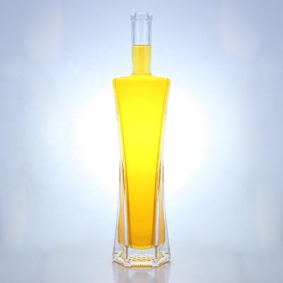 Cina 500 ml 750 ml 1000 ml Bottiglia di vetro trasparente con tappo a vite Materiale di base per bevande industriali Vetro in vendita