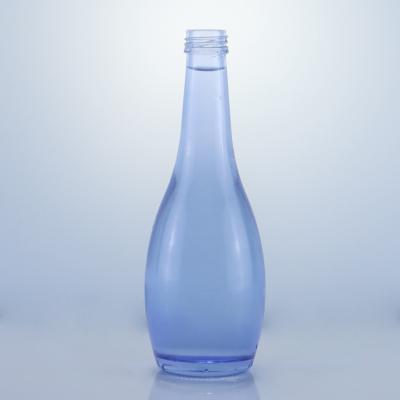 Cina Collare di vetro Disegno unico 2022 Bottiglia vuota blu chiara per Gin Whisky Rum Tequila Brandy in vendita
