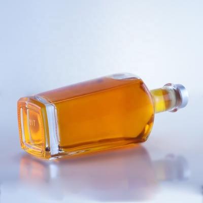 Cina 750 ml di liquore in bottiglia di vetro per liquidi unici whisky vodka rum tequila in vendita