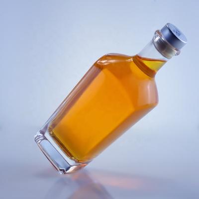 Cina 750 ml di liquore in bottiglia di vetro per liquidi unici whisky vodka rum tequila in vendita