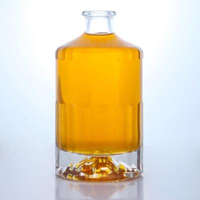 Cina 500 ml 700 ml 750 ml Flint Glass Spirit Gin Whisky Vodka Brandy Liquor Flascia con sughero in vendita